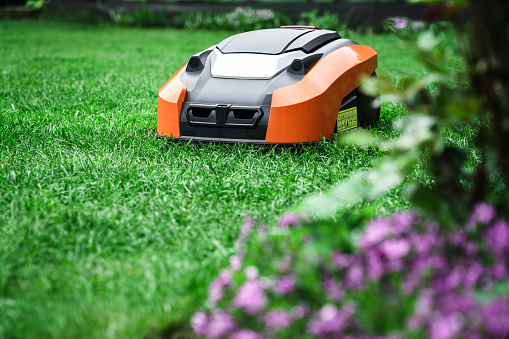 Comment choisir son robot tondeuse